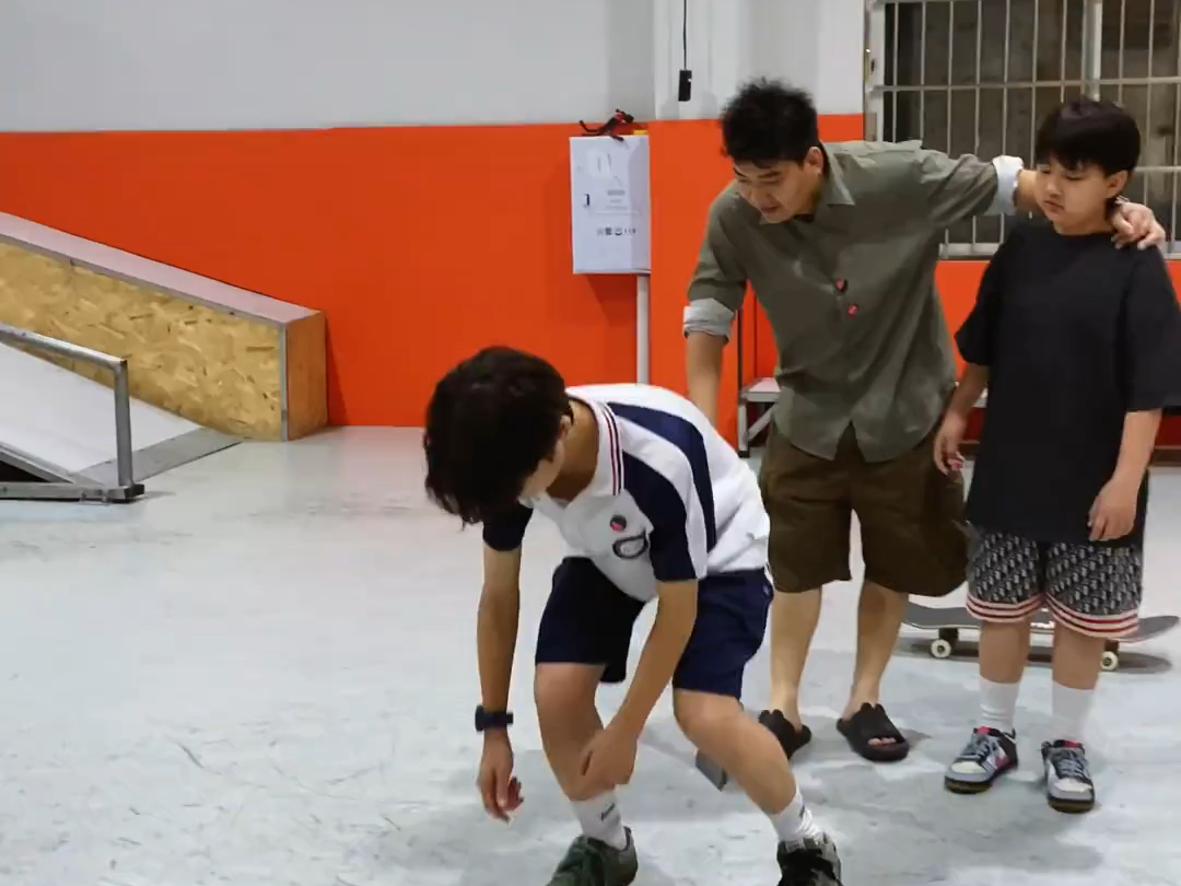 Ever seen a wrench skateboard? - BiliBili