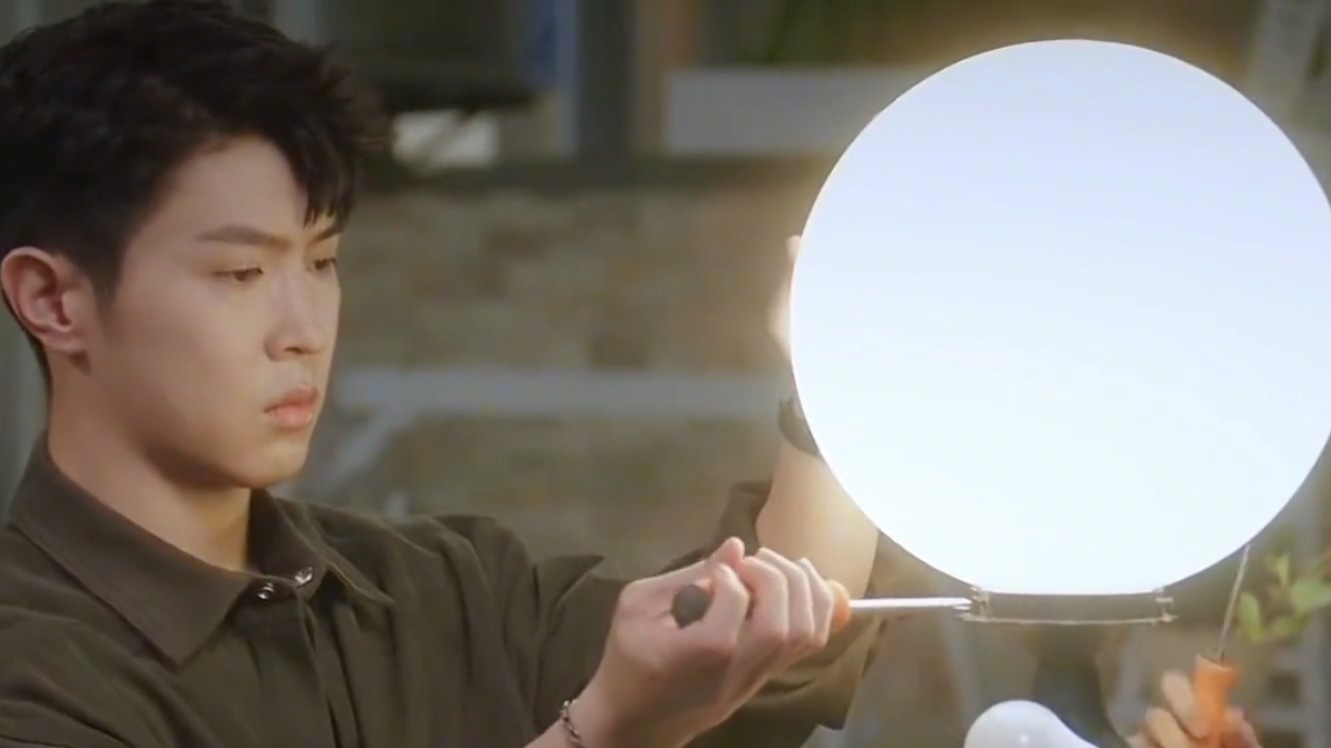 Duan Jiaxu akhirnya menyadari bahwa Sang Zhi menyukainya dan mulai mengejarnya dengan berani ...