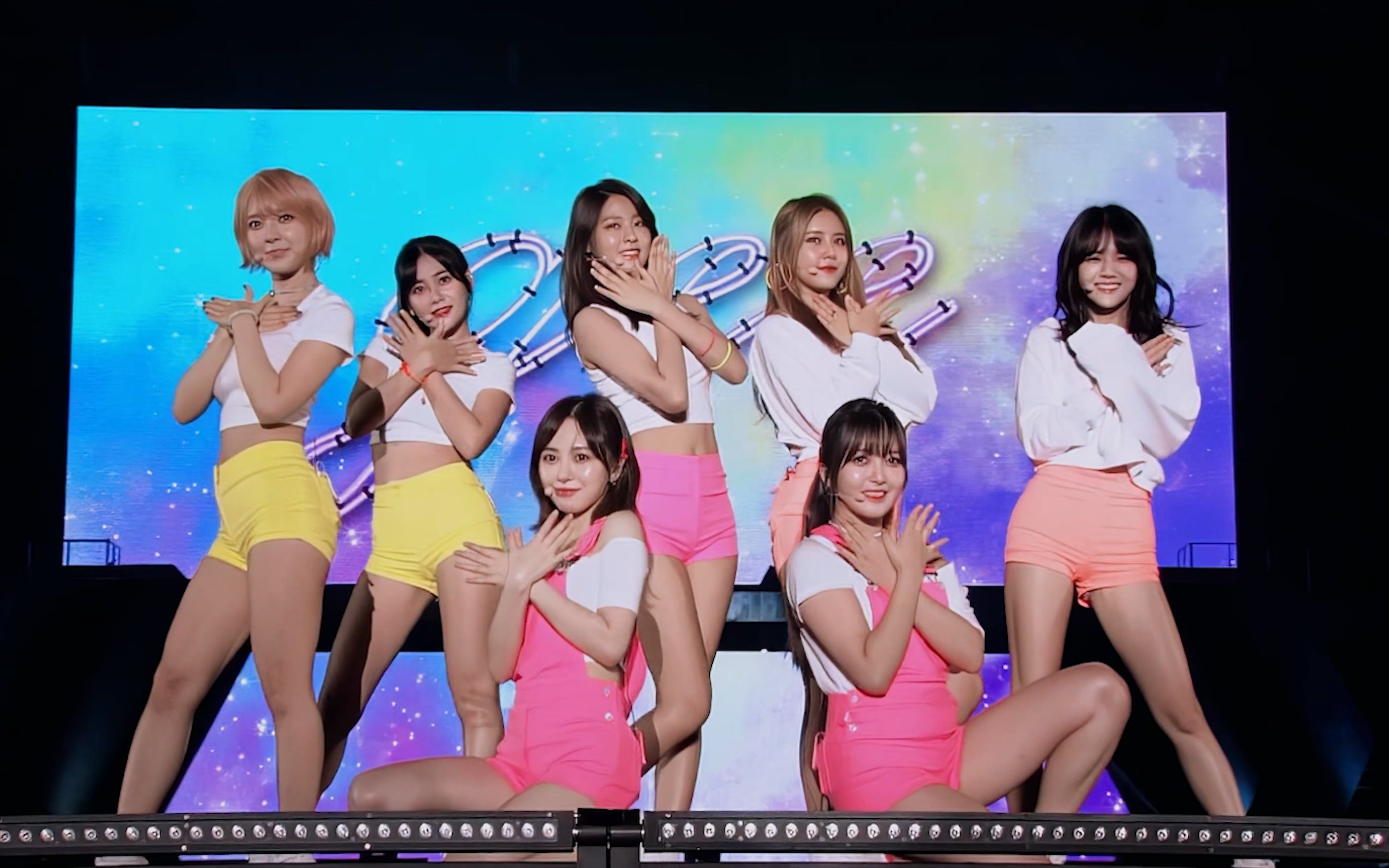 【4K 60fps】AOA – Gee (160912 MBC Korean Music Wave in Fukuoka) - BiliBili