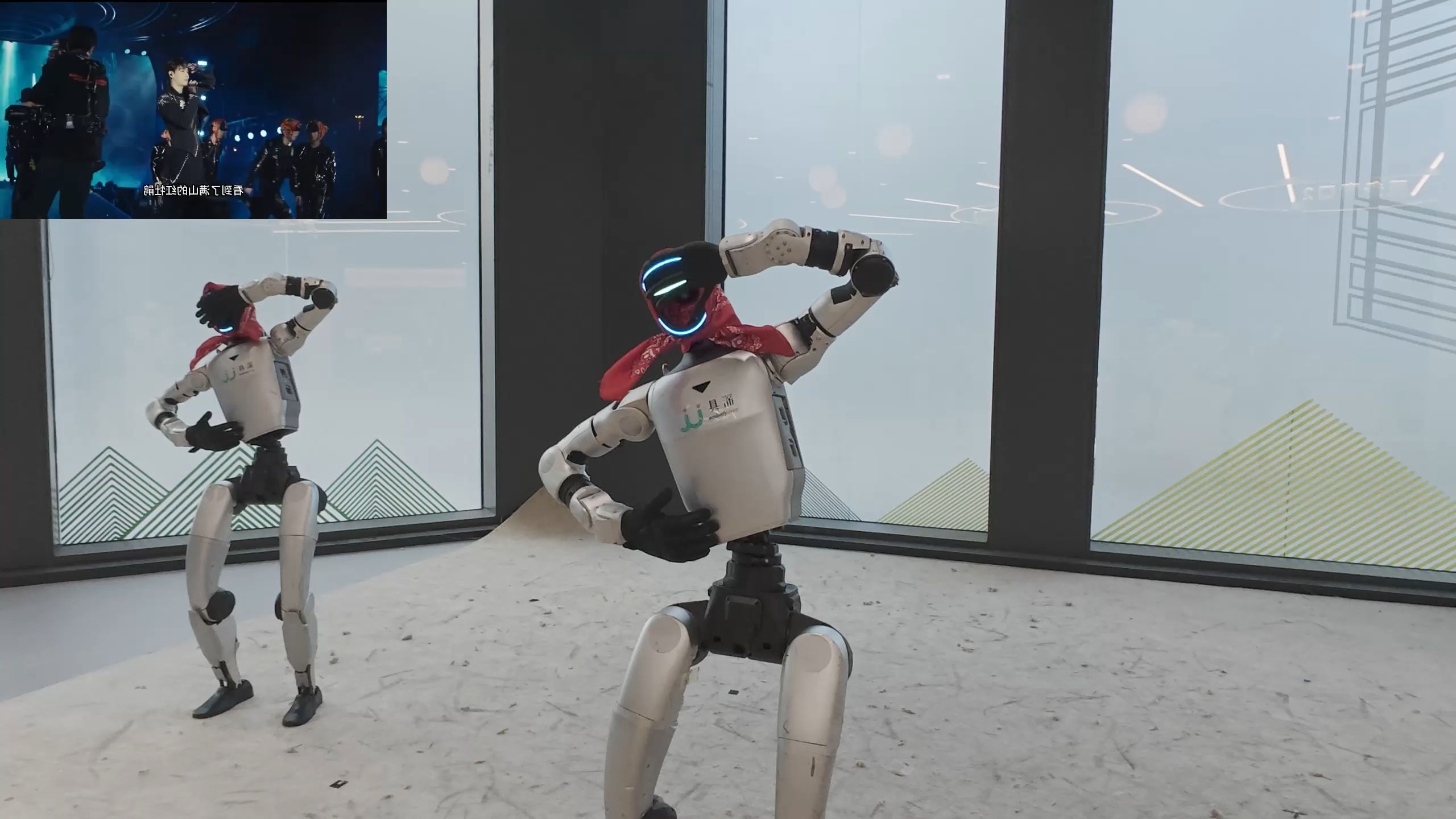 We wanna ride in the big wedding sedan too! - BiliBili