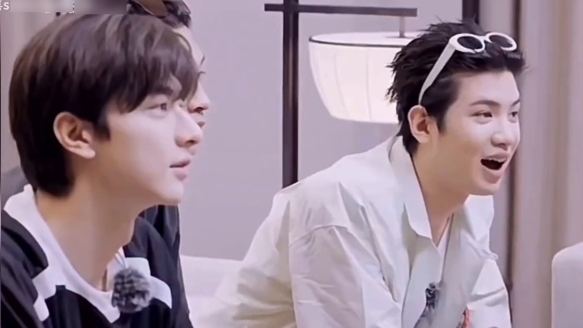 I burst into laughter! When it comes to Liu Yifei, Lin Yi's mouth is harder to suppress than AK ...